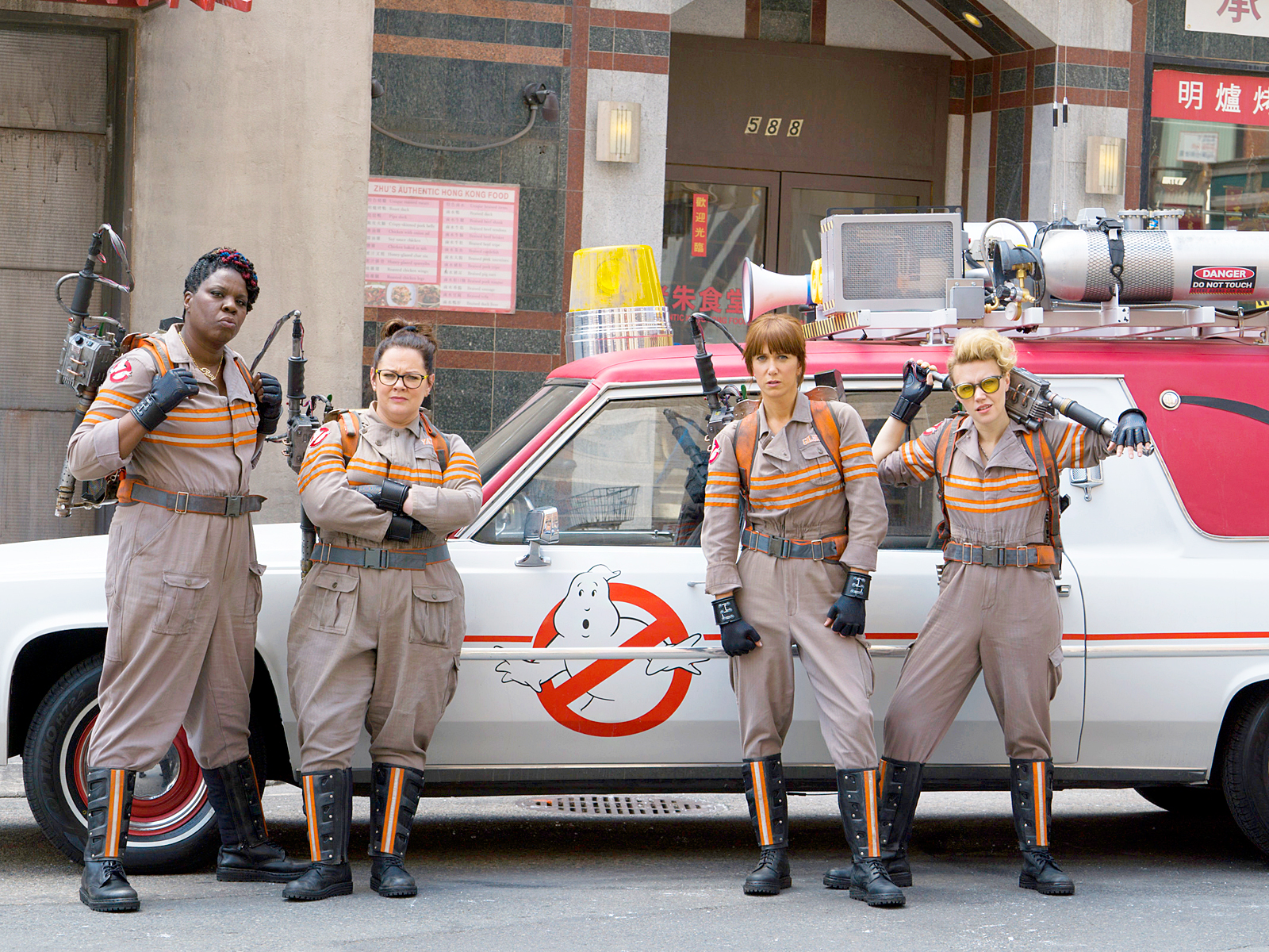 El nuevo trailer de Ghostbusters revela que Chris Hemsworth es el ...