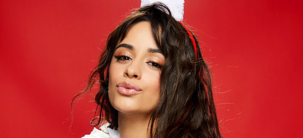 Navidad: Camila Cabello le sigue los pasos a Mariah Carey
