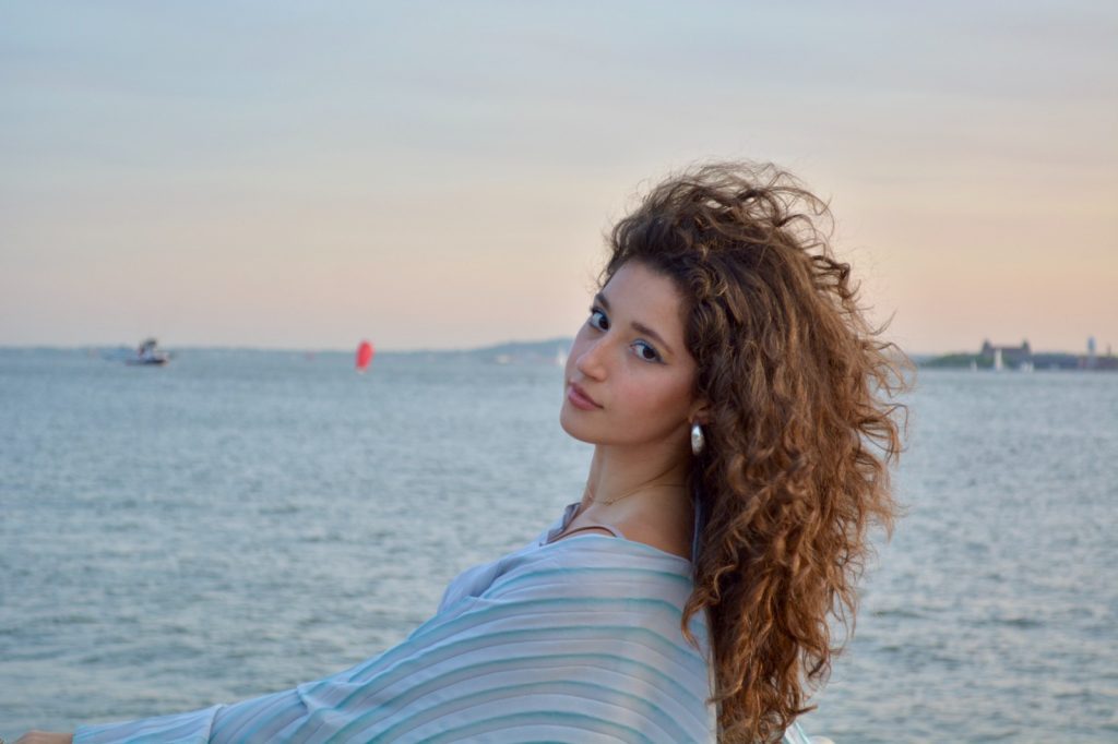 ¡Mira! Te presentamos a la voz chilena que se abre paso en Nueva York