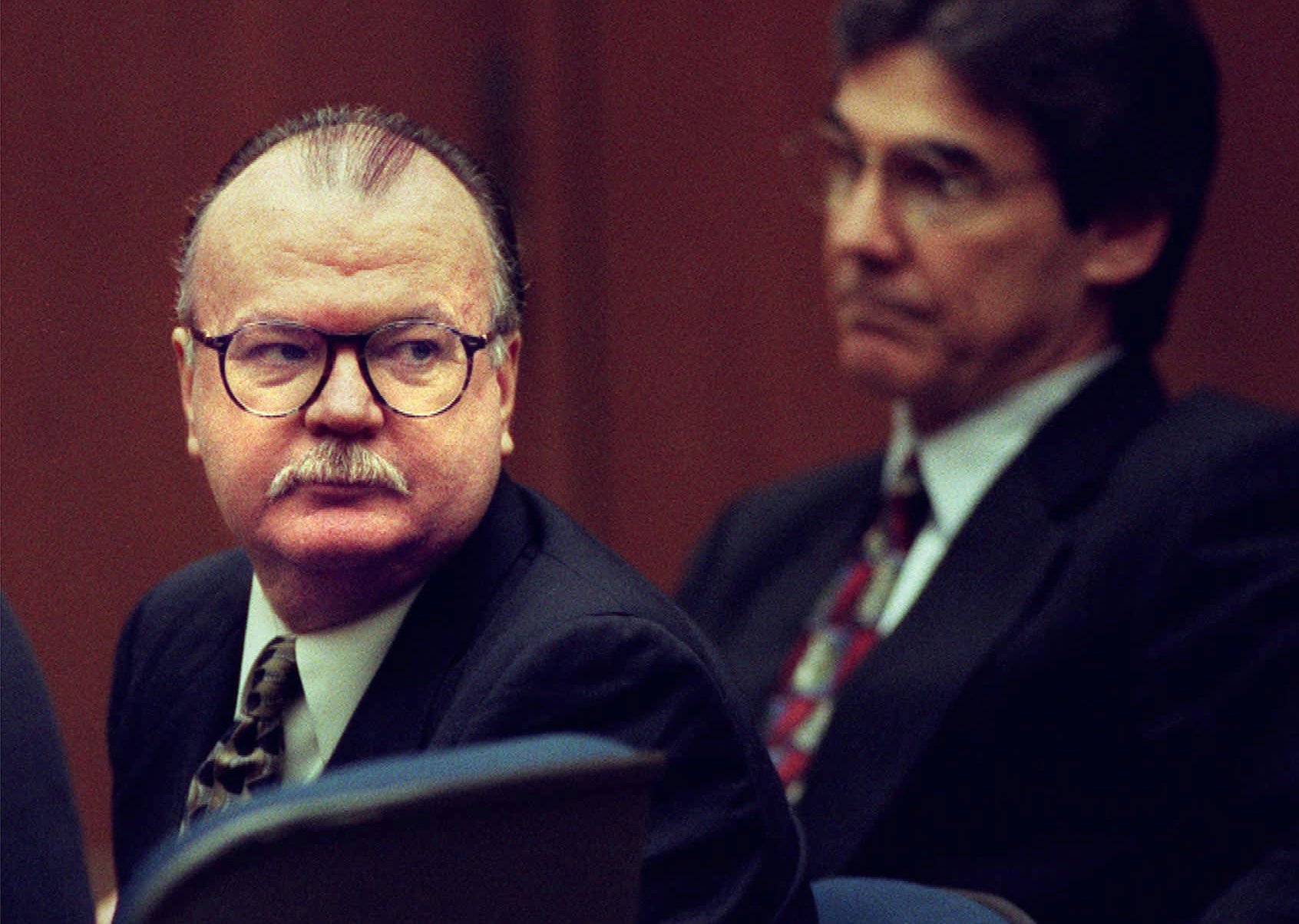 La similitud entre el caso de un bombero pirómano en EE. UU. y los detenidos por el megaincendio ...