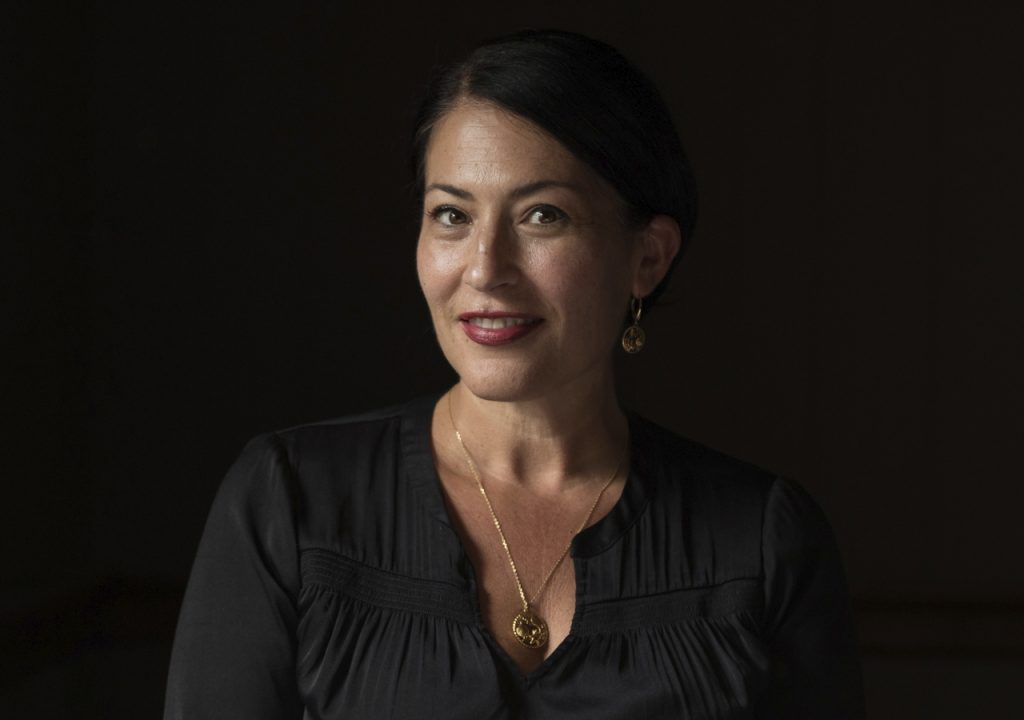 Una Gran Poetisa Ada Limón La Primera Mujer De Origen Latinoamericana