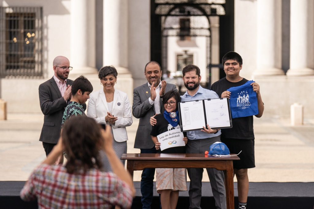 Se promulgó la Ley TEA que resguarda inclusión para personas con ...